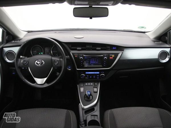 White Toyota Auris 2014 in Vilnius, with an engine capacity of 1.80 L and mileage of 211 thousand km for 10099 €, photo 2 on AUTOMOTO.COM.LV
