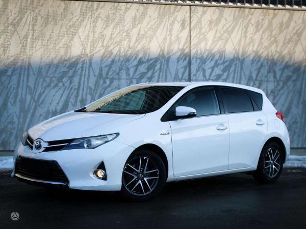 Balts Toyota Auris 2014 Kauņa, ar dzinēja tilpumu 1.80 L un nobraukumu 168 tūkst. km par 9300 €, foto 2 vietnē AUTOMOTO.COM.LV