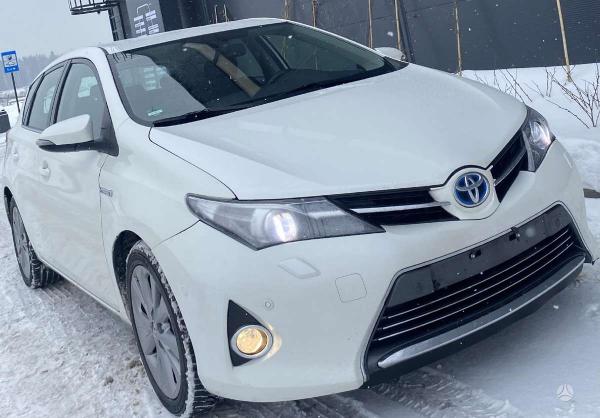 Balts Toyota Auris 2014 Viļņa, ar dzinēja tilpumu 1.80 L un nobraukumu 250 tūkst. km par 8999 €, foto 4 vietnē AUTOMOTO.COM.LV