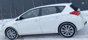 White Toyota Auris 2014 in Vilnius, with an engine capacity of 1.80 L and mileage of 250 thousand km for 8999 €, photo 7 on AUTOMOTO.COM.LV