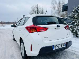 Balts Toyota Auris 2014 Kauņa, ar dzinēja tilpumu 1.80 L un nobraukumu 239 tūkst. km par 7990 €, foto 4 vietnē AUTOMOTO.COM.LV