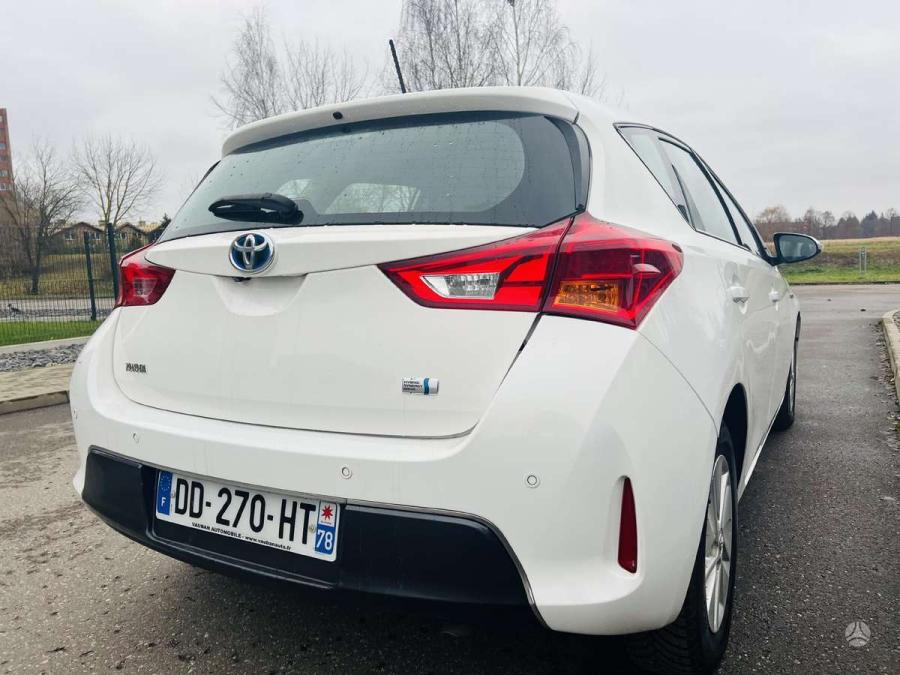 White Toyota Auris 2014 in Kaunas, with an engine capacity of 1.80 L and mileage of 242 thousand km for 7450 €, photo 7 on AUTOMOTO.COM.LV