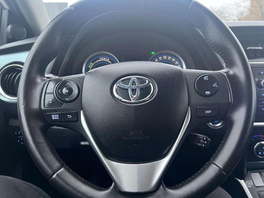White Toyota Auris 2014 in Kaunas, with an engine capacity of 1.80 L and mileage of 242 thousand km for 7450 €, photo 17 on AUTOMOTO.COM.LV