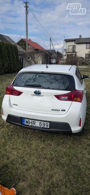 Balts Toyota Auris 2014 Viļņa, ar dzinēja tilpumu 1.80 L un nobraukumu 251 tūkst. km par 7800 €, foto 4 vietnē AUTOMOTO.COM.LV