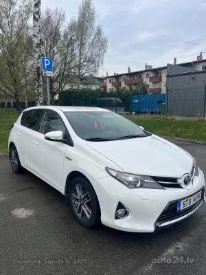 Белый Тойота Аурис 2014 в Таллин, объемом двигателя 1.80 л и пробегом 193 тыс. км за 8500 €, фото  на AUTOMOTO.COM.LV
