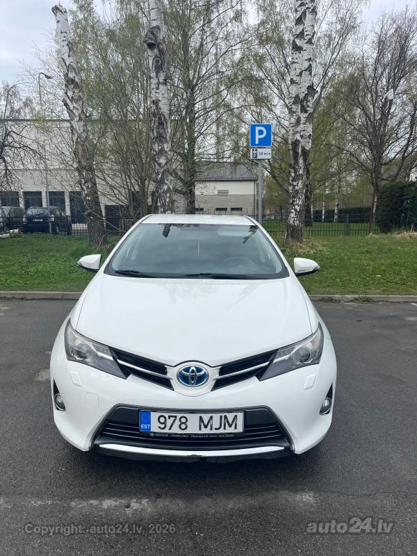Balts Toyota Auris 2014 Tallina, ar dzinēja tilpumu 1.80 L un nobraukumu 193 tūkst. km par 8500 €, foto 2 vietnē AUTOMOTO.COM.LV