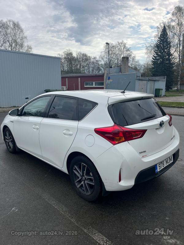 Balts Toyota Auris 2014 Tallina, ar dzinēja tilpumu 1.80 L un nobraukumu 193 tūkst. km par 8500 €, foto 5 vietnē AUTOMOTO.COM.LV