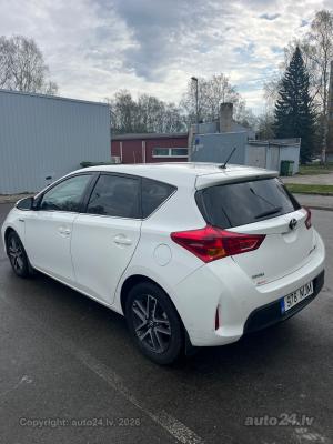 Белый Тойота Аурис 2014 в Таллин, объемом двигателя 1.80 л и пробегом 193 тыс. км за 8500 €, фото 6 на AUTOMOTO.COM.LV