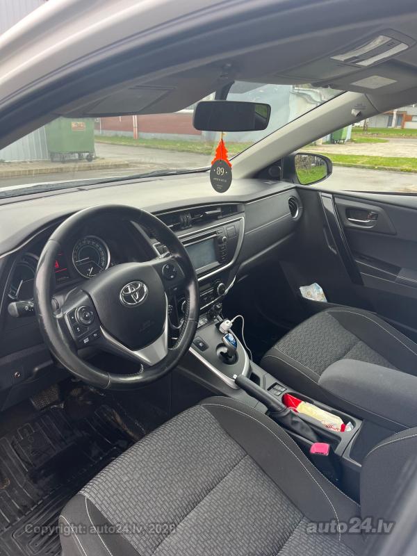 Balts Toyota Auris 2014 Tallina, ar dzinēja tilpumu 1.80 L un nobraukumu 193 tūkst. km par 8500 €, foto 7 vietnē AUTOMOTO.COM.LV