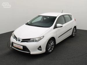 White Toyota Auris 2014 in Vilnius, with an engine capacity of 1.80 L and mileage of 198 thousand km for 10699 €, photo  on AUTOMOTO.COM.LV