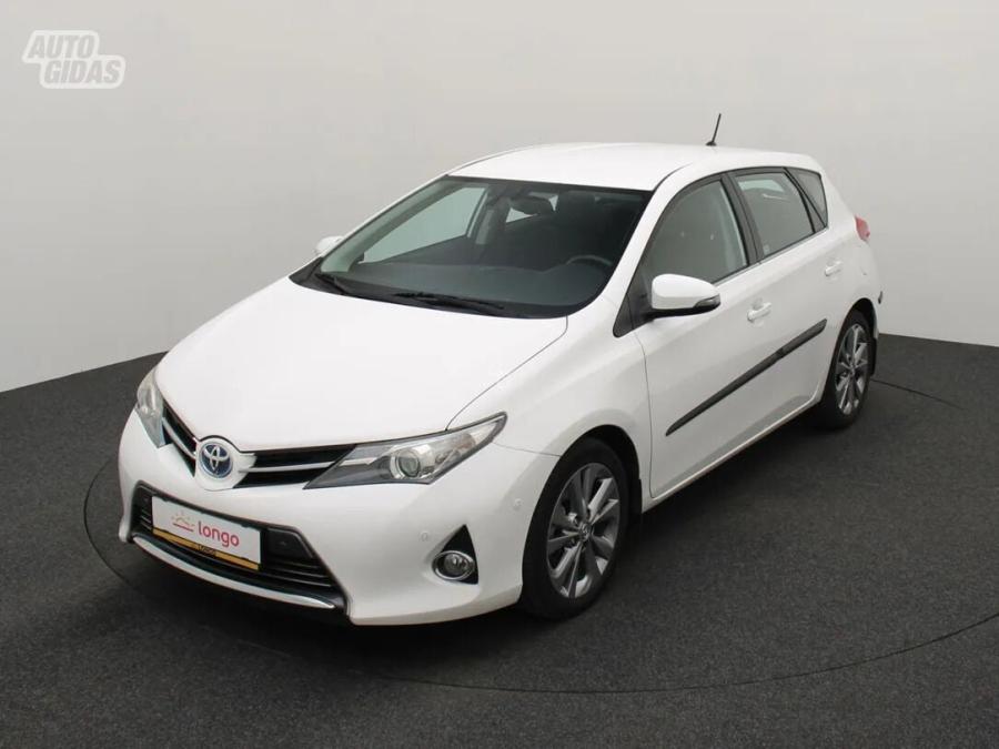 White Toyota Auris 2014 in Vilnius, with an engine capacity of 1.80 L and mileage of 198 thousand km for 10699 €, photo 1 on AUTOMOTO.COM.LV