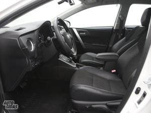 White Toyota Auris 2014 in Vilnius, with an engine capacity of 1.80 L and mileage of 198 thousand km for 10699 €, photo 5 on AUTOMOTO.COM.LV
