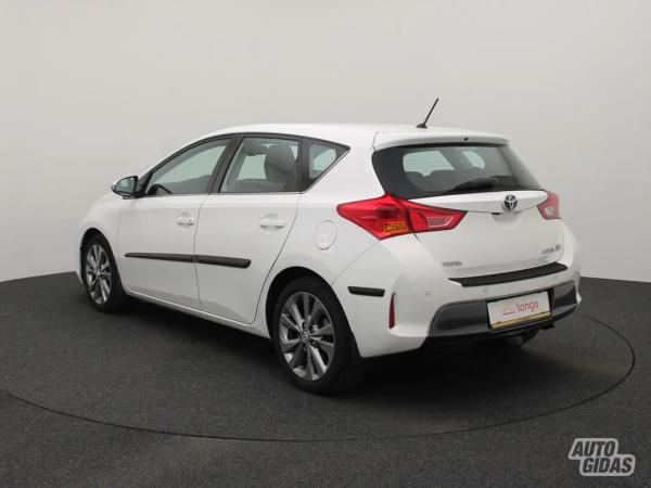 White Toyota Auris 2014 in Vilnius, with an engine capacity of 1.80 L and mileage of 198 thousand km for 10699 €, photo 7 on AUTOMOTO.COM.LV