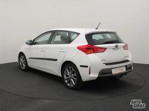 White Toyota Auris 2014 in Vilnius, with an engine capacity of 1.80 L and mileage of 198 thousand km for 10699 €, photo 8 on AUTOMOTO.COM.LV