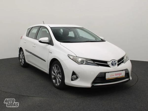 White Toyota Auris 2014 in Vilnius, with an engine capacity of 1.80 L and mileage of 198 thousand km for 10699 €, photo 10 on AUTOMOTO.COM.LV