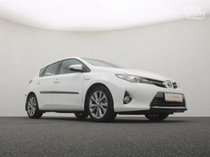 White Toyota Auris 2014 in Vilnius, with an engine capacity of 1.80 L and mileage of 198 thousand km for 10699 €, photo 12 on AUTOMOTO.COM.LV