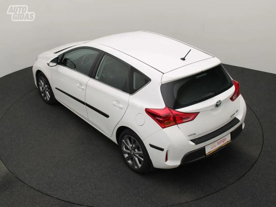 White Toyota Auris 2014 in Vilnius, with an engine capacity of 1.80 L and mileage of 198 thousand km for 10699 €, photo 13 on AUTOMOTO.COM.LV