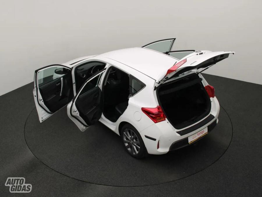 White Toyota Auris 2014 in Vilnius, with an engine capacity of 1.80 L and mileage of 198 thousand km for 10699 €, photo 14 on AUTOMOTO.COM.LV