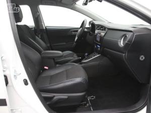 White Toyota Auris 2014 in Vilnius, with an engine capacity of 1.80 L and mileage of 198 thousand km for 10699 €, photo 15 on AUTOMOTO.COM.LV