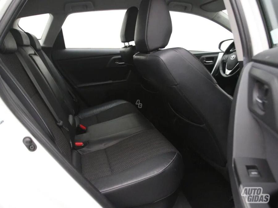 White Toyota Auris 2014 in Vilnius, with an engine capacity of 1.80 L and mileage of 198 thousand km for 10699 €, photo 16 on AUTOMOTO.COM.LV