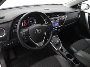 White Toyota Auris 2014 in Vilnius, with an engine capacity of 1.80 L and mileage of 198 thousand km for 10699 €, photo 17 on AUTOMOTO.COM.LV