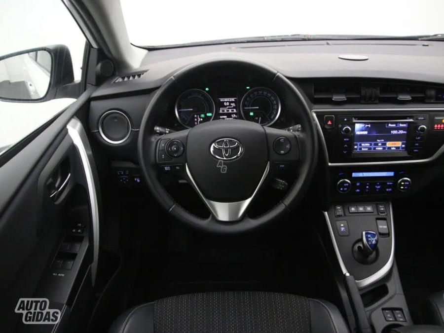 White Toyota Auris 2014 in Vilnius, with an engine capacity of 1.80 L and mileage of 198 thousand km for 10699 €, photo 18 on AUTOMOTO.COM.LV