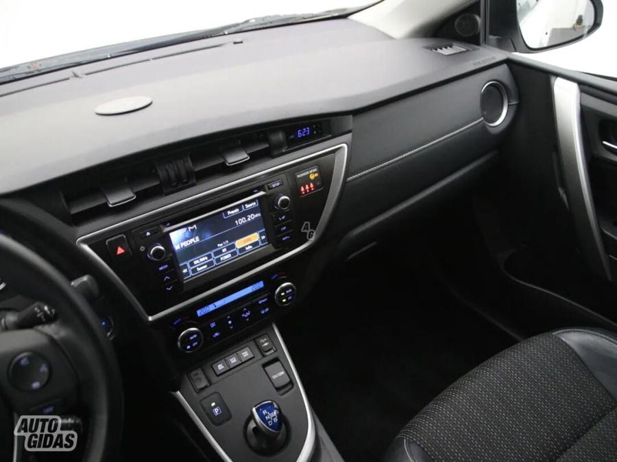 White Toyota Auris 2014 in Vilnius, with an engine capacity of 1.80 L and mileage of 198 thousand km for 10699 €, photo 22 on AUTOMOTO.COM.LV