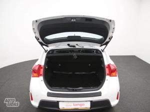 White Toyota Auris 2014 in Vilnius, with an engine capacity of 1.80 L and mileage of 198 thousand km for 10699 €, photo 32 on AUTOMOTO.COM.LV