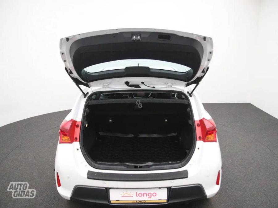White Toyota Auris 2014 in Vilnius, with an engine capacity of 1.80 L and mileage of 198 thousand km for 10699 €, photo 32 on AUTOMOTO.COM.LV