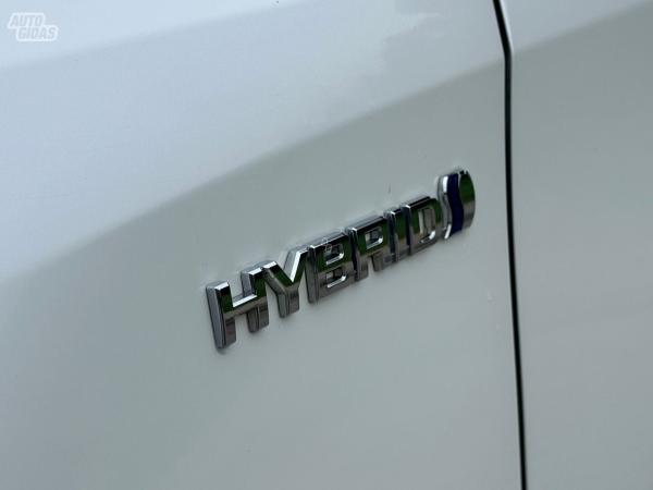 White Toyota Auris 2014 in Ukmerge, with an engine capacity of 1.80 L and mileage of 181 thousand km for 7950 €, photo 9 on AUTOMOTO.COM.LV