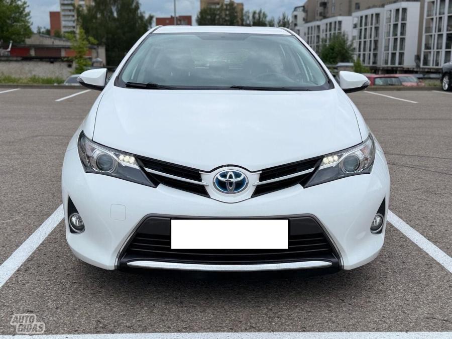 Balts Toyota Auris 2014 Ukmergė, ar dzinēja tilpumu 1.80 L un nobraukumu 194 tūkst. km par 8300 €, foto 3 vietnē AUTOMOTO.COM.LV