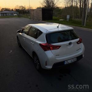 White Toyota Auris 2014 in Jelgava, with an engine capacity of 1.80 L and mileage of 242 thousand km for 7499 €, photo 6 on AUTOMOTO.COM.LV