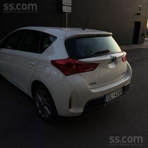 White Toyota Auris 2014 in Jelgava, with an engine capacity of 1.80 L and mileage of 242 thousand km for 7499 €, photo 8 on AUTOMOTO.COM.LV