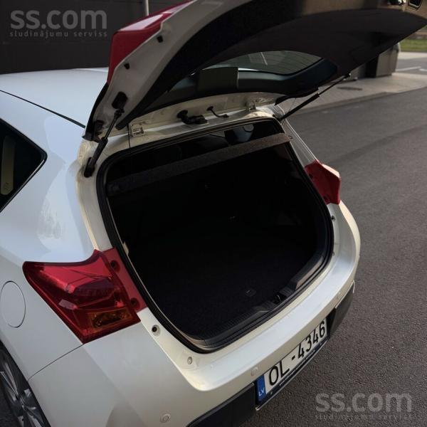 White Toyota Auris 2014 in Jelgava, with an engine capacity of 1.80 L and mileage of 242 thousand km for 7499 €, photo 8 on AUTOMOTO.COM.LV