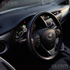 White Toyota Auris 2014 in Jelgava, with an engine capacity of 1.80 L and mileage of 242 thousand km for 7499 €, photo 10 on AUTOMOTO.COM.LV