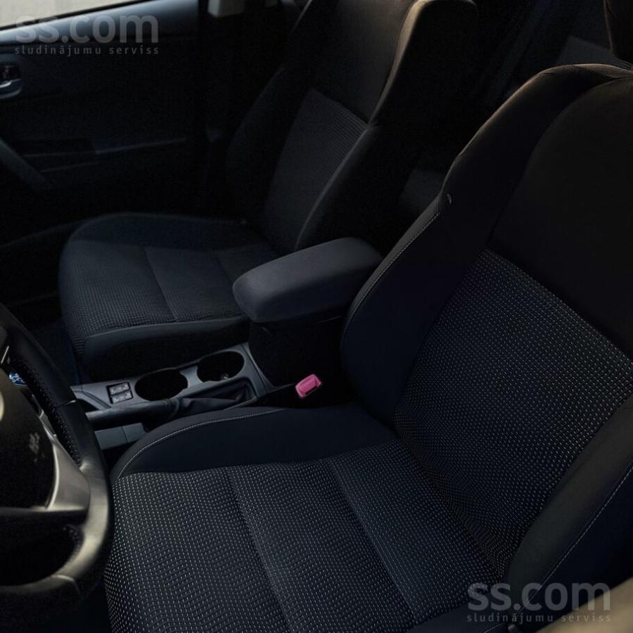 White Toyota Auris 2014 in Jelgava, with an engine capacity of 1.80 L and mileage of 242 thousand km for 7499 €, photo 11 on AUTOMOTO.COM.LV