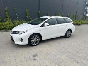 White Toyota Auris 2014 in Vilnius, with an engine capacity of 1.80 L and mileage of 239 thousand km for 9200 €, photo 8 on AUTOMOTO.COM.LV