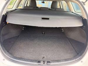 White Toyota Auris 2014 in Vilnius, with an engine capacity of 1.80 L and mileage of 239 thousand km for 9200 €, photo 17 on AUTOMOTO.COM.LV