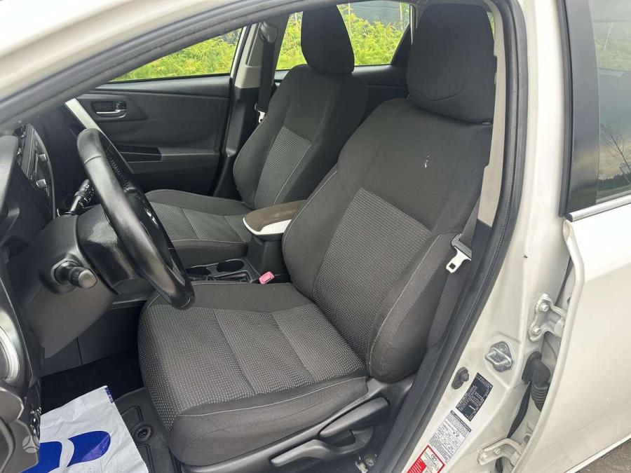 White Toyota Auris 2014 in Vilnius, with an engine capacity of 1.80 L and mileage of 239 thousand km for 9200 €, photo 18 on AUTOMOTO.COM.LV