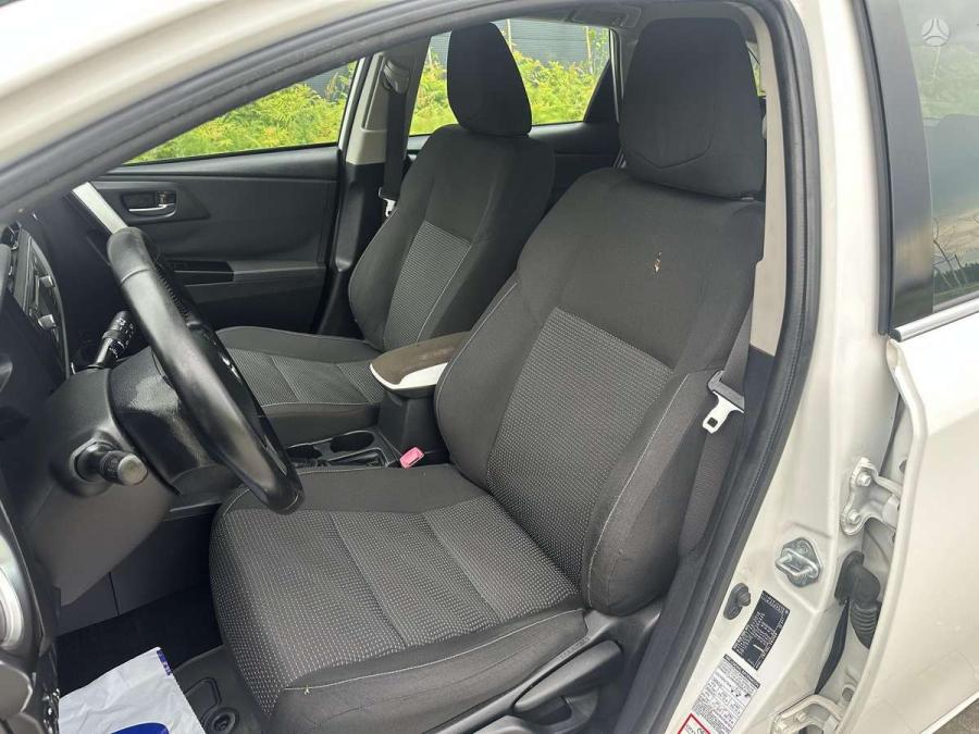 White Toyota Auris 2014 in Vilnius, with an engine capacity of 1.80 L and mileage of 239 thousand km for 9200 €, photo 21 on AUTOMOTO.COM.LV
