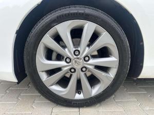 White Toyota Auris 2014 in Vilnius, with an engine capacity of 1.80 L and mileage of 239 thousand km for 9200 €, photo 27 on AUTOMOTO.COM.LV