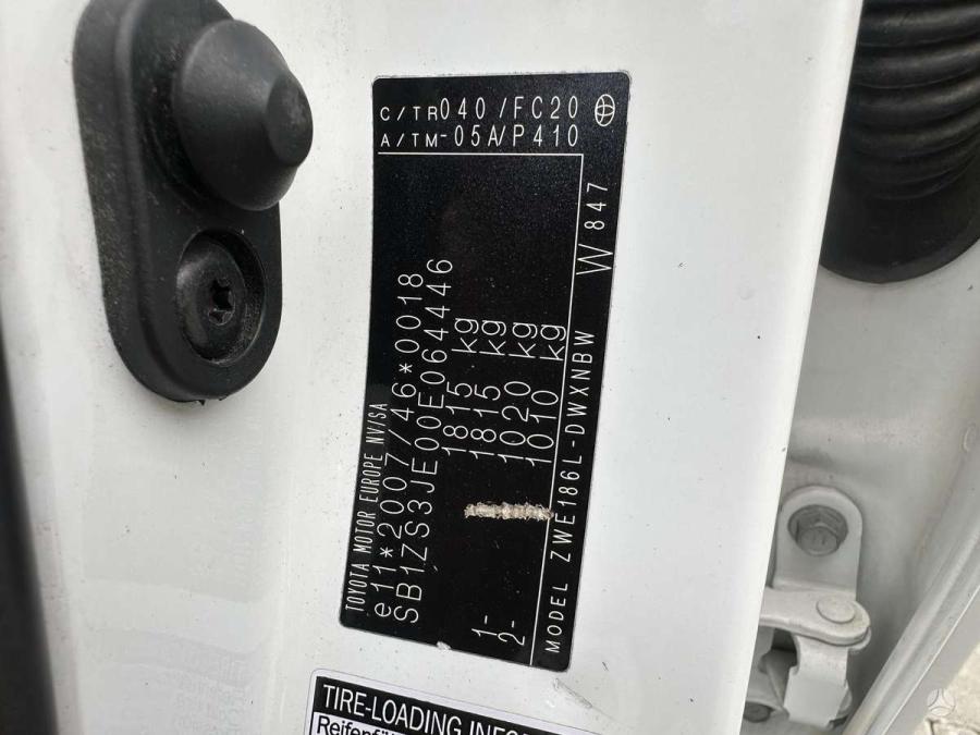 White Toyota Auris 2014 in Vilnius, with an engine capacity of 1.80 L and mileage of 239 thousand km for 9200 €, photo 28 on AUTOMOTO.COM.LV