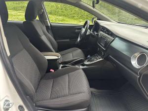 White Toyota Auris 2014 in Vilnius, with an engine capacity of 1.80 L and mileage of 239 thousand km for 9200 €, photo 30 on AUTOMOTO.COM.LV