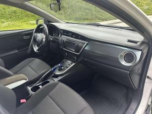 White Toyota Auris 2014 in Vilnius, with an engine capacity of 1.80 L and mileage of 239 thousand km for 9200 €, photo 33 on AUTOMOTO.COM.LV