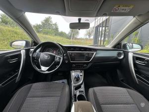 White Toyota Auris 2014 in Vilnius, with an engine capacity of 1.80 L and mileage of 239 thousand km for 9200 €, photo 35 on AUTOMOTO.COM.LV