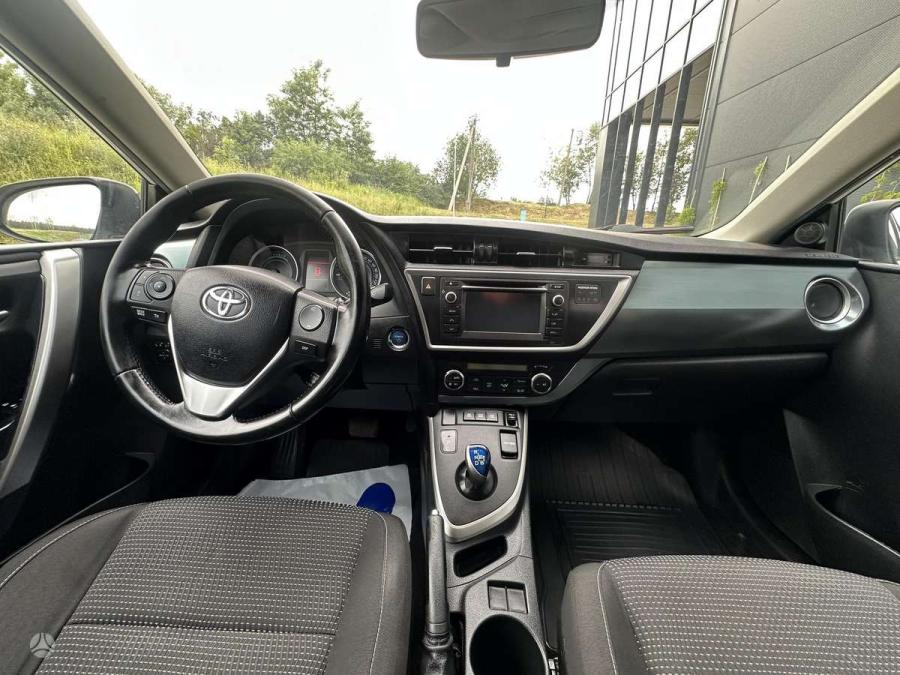 White Toyota Auris 2014 in Vilnius, with an engine capacity of 1.80 L and mileage of 239 thousand km for 9200 €, photo 36 on AUTOMOTO.COM.LV