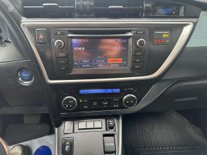 White Toyota Auris 2014 in Vilnius, with an engine capacity of 1.80 L and mileage of 239 thousand km for 9200 €, photo 38 on AUTOMOTO.COM.LV
