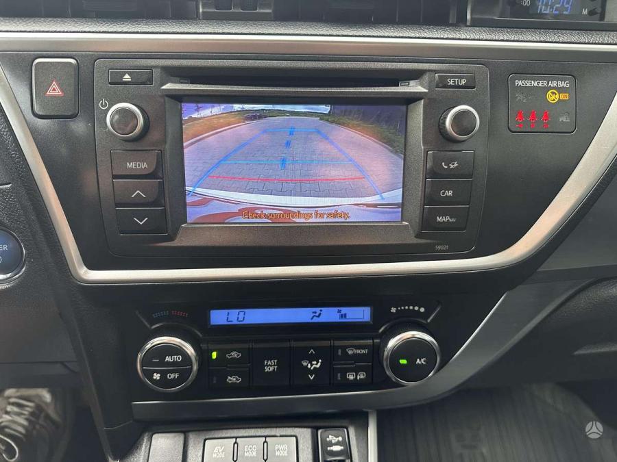 White Toyota Auris 2014 in Vilnius, with an engine capacity of 1.80 L and mileage of 239 thousand km for 9200 €, photo 39 on AUTOMOTO.COM.LV