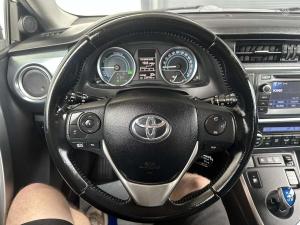 White Toyota Auris 2014 in Vilnius, with an engine capacity of 1.80 L and mileage of 239 thousand km for 9200 €, photo 40 on AUTOMOTO.COM.LV