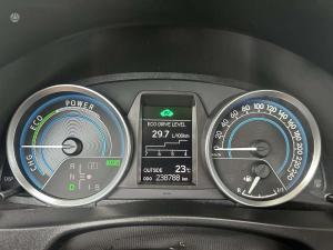 White Toyota Auris 2014 in Vilnius, with an engine capacity of 1.80 L and mileage of 239 thousand km for 9200 €, photo 41 on AUTOMOTO.COM.LV